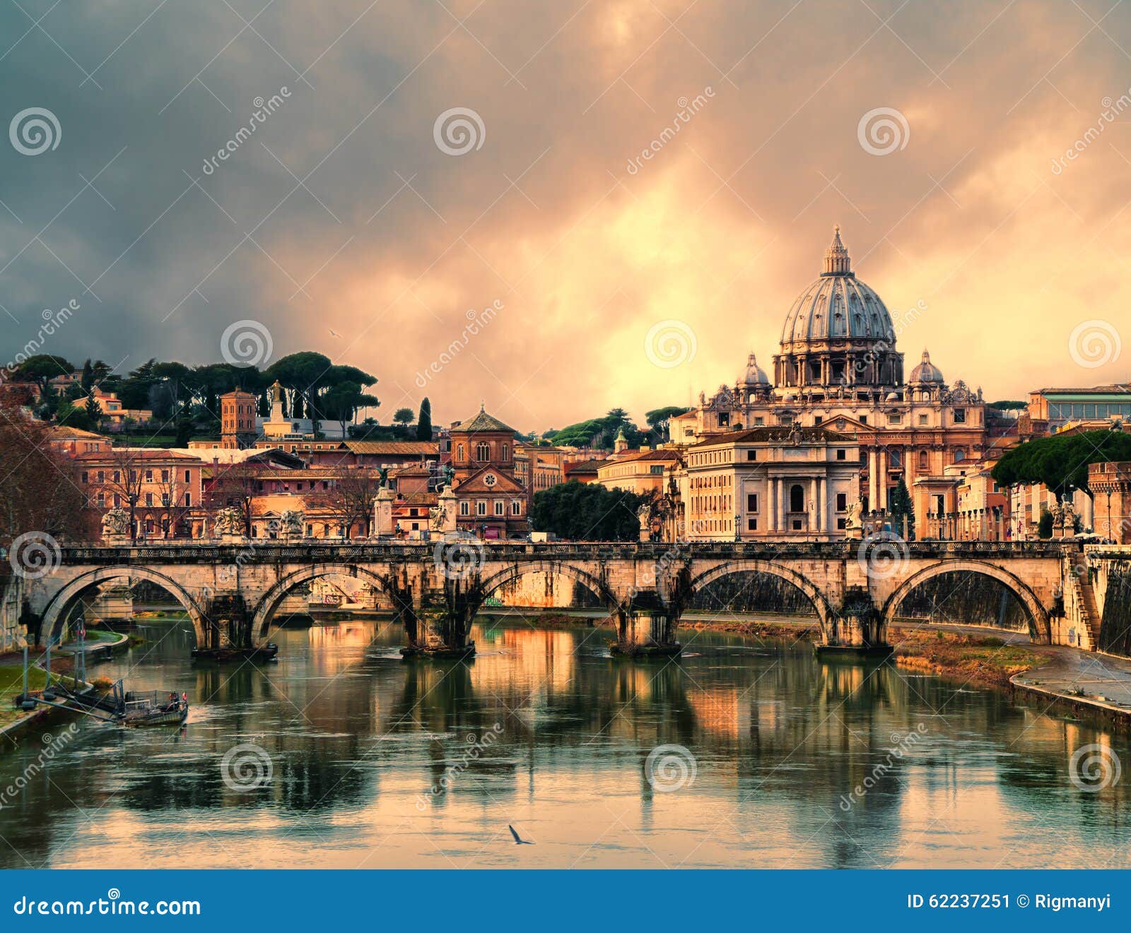 Por do sol em Roma imagem de stock. Imagem de pontes - 62237251