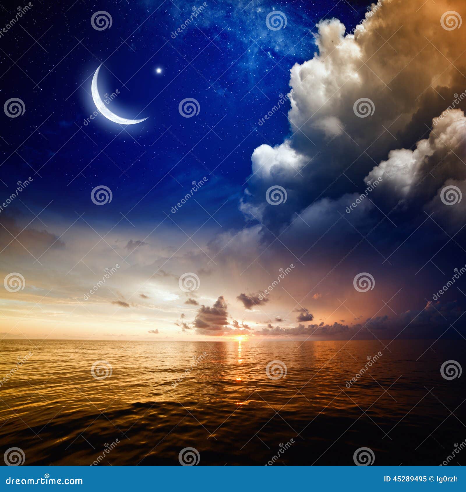 Por do sol, mar e lua imagem de stock. Imagem de fulgor - 45289495