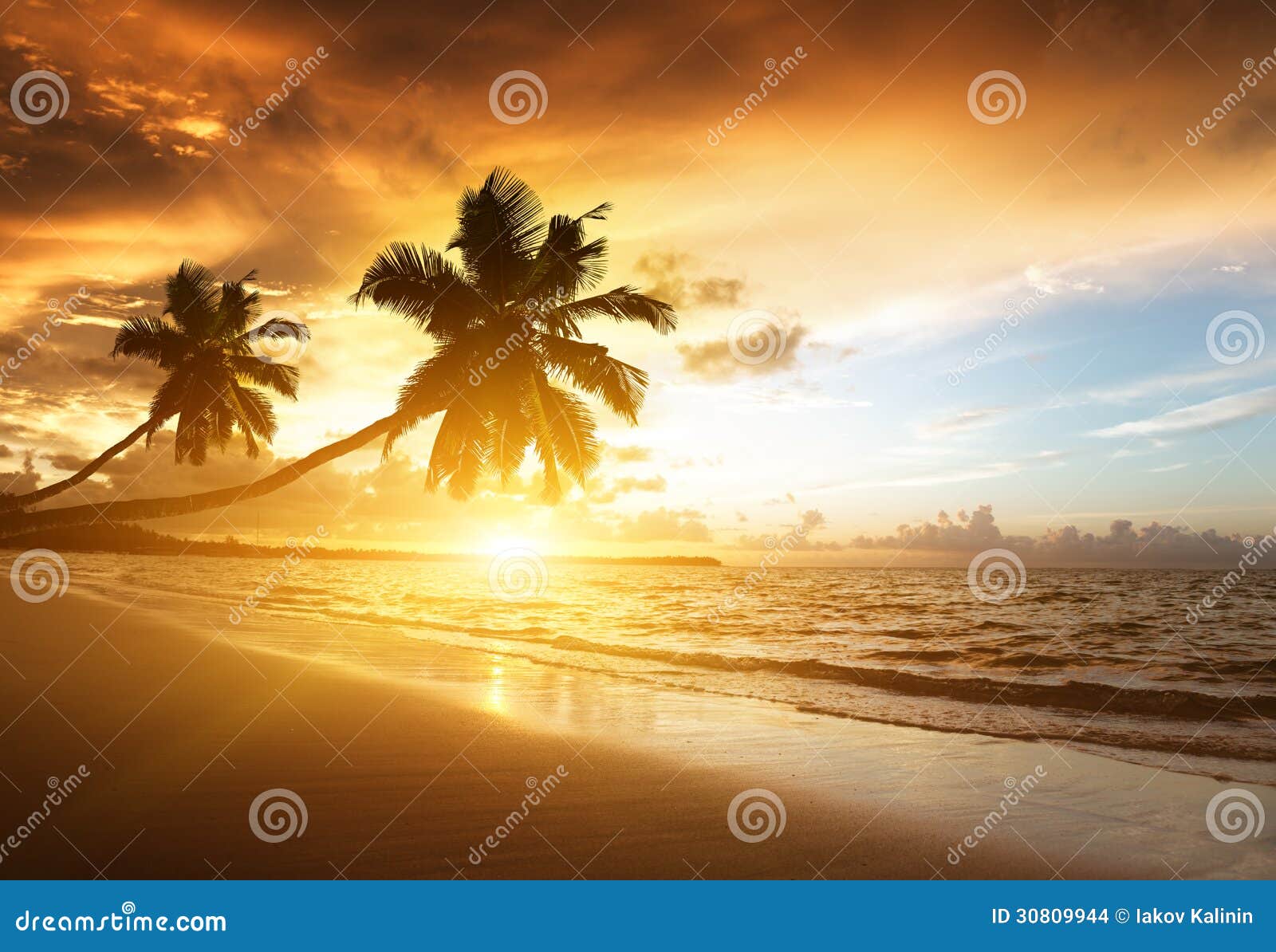 Por do sol na praia foto de stock. Imagem de litoral - 30809944