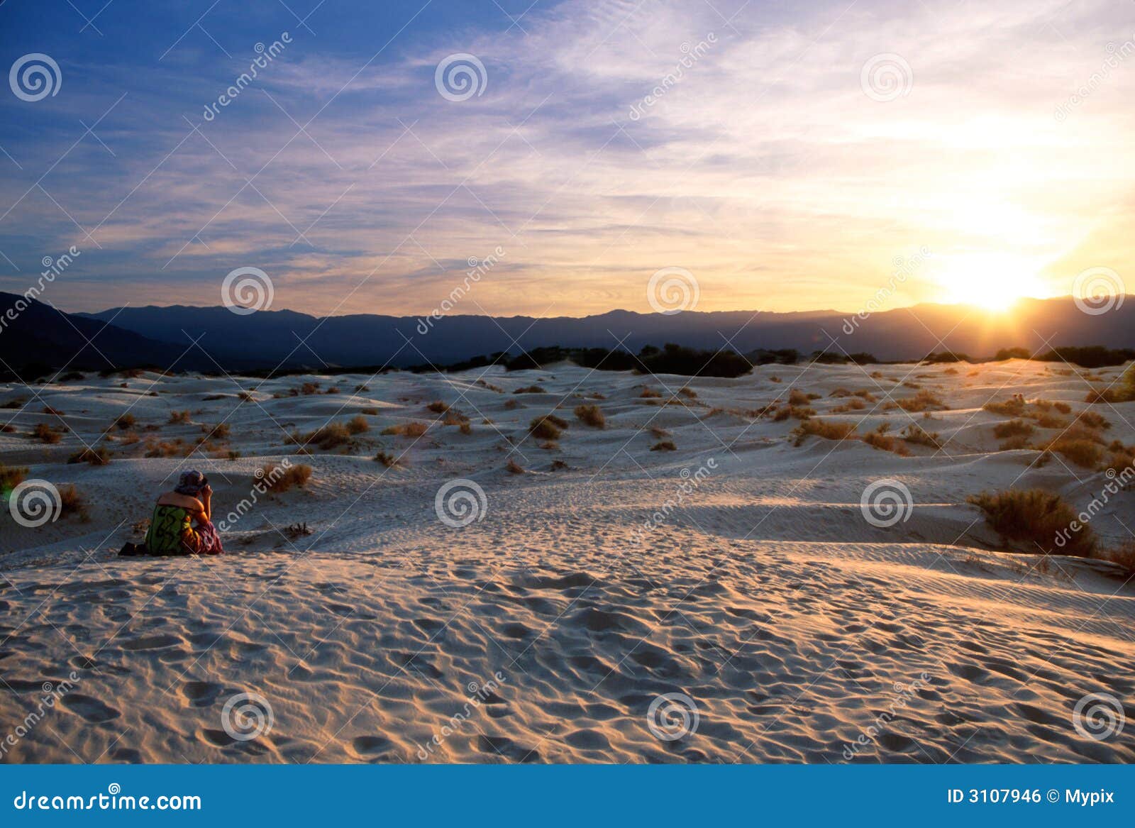 Por do sol no deserto foto de stock. Imagem de beleza - 3107946