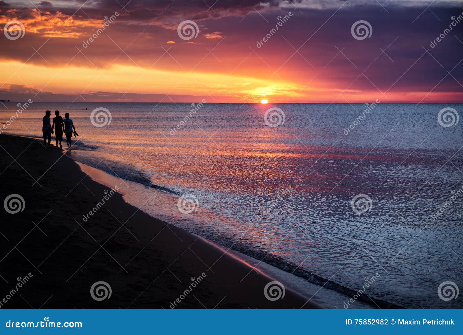 Por Do Sol No Grande Lago Balkhash Foto de Stock - Imagem de sunlight ...
