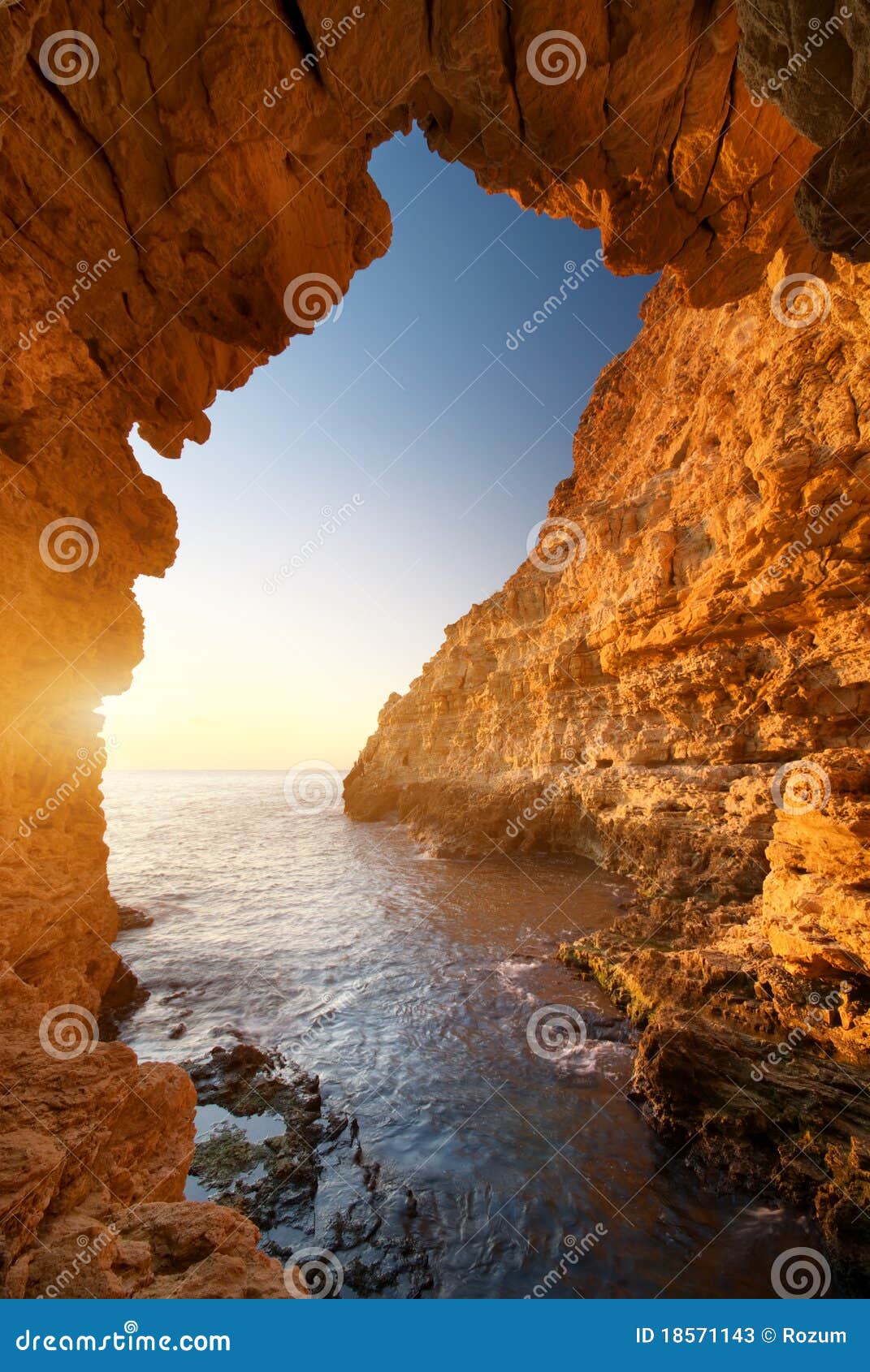 Por do sol no grotto imagem de stock. Imagem de paisagem - 18571143