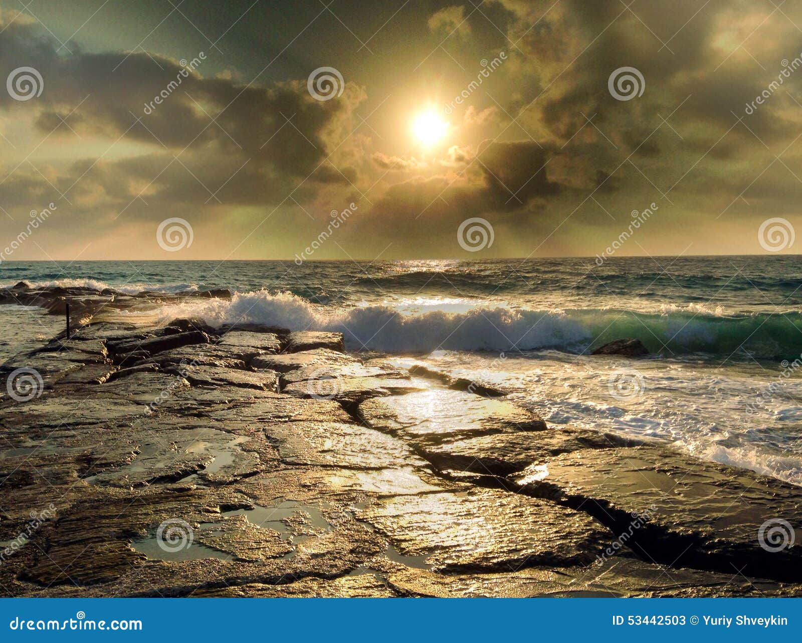 Por do sol no mar imagem de stock. Imagem de sunlight - 53442503