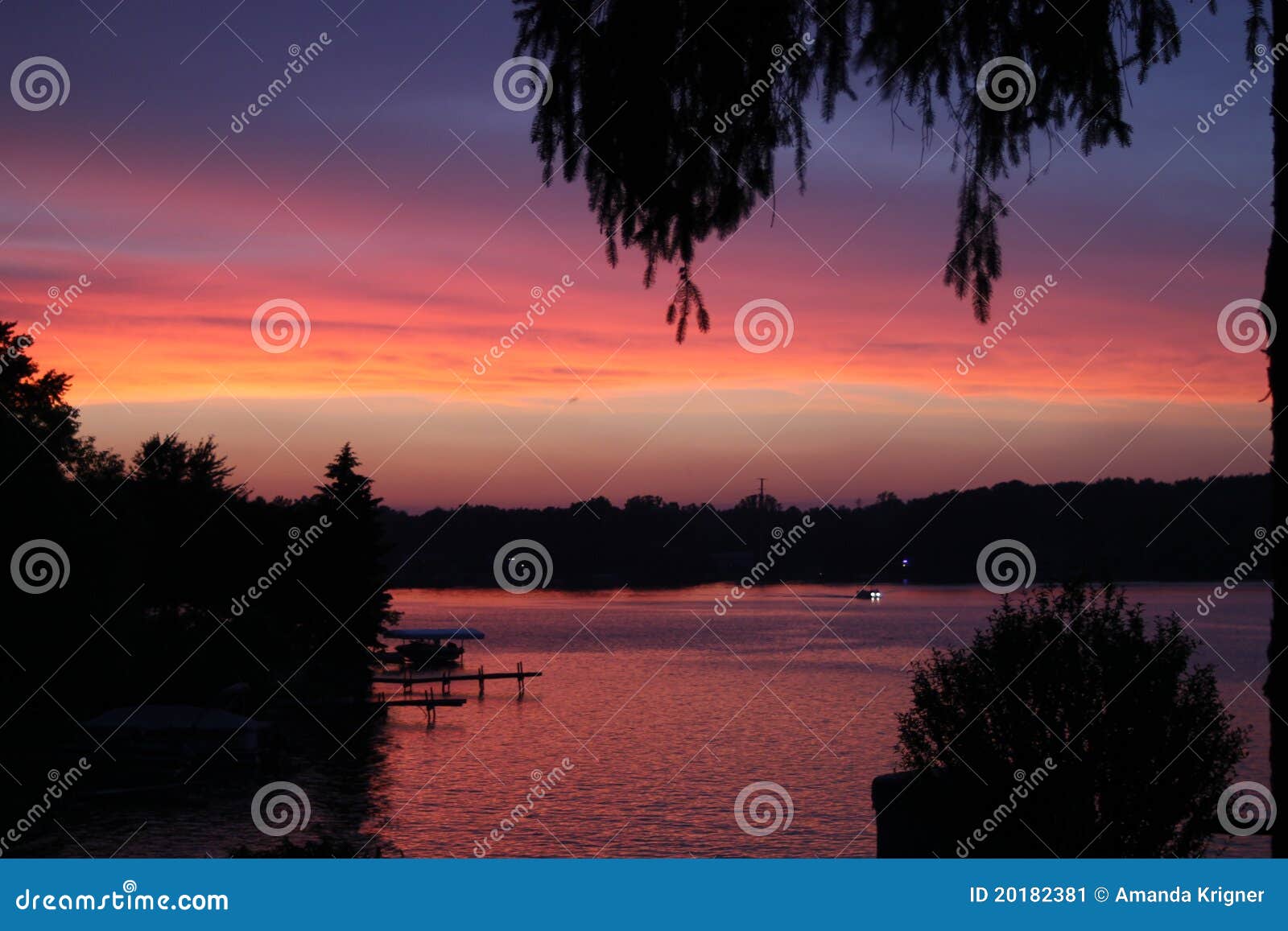 Por Do Sol Roxo E Cor-de-rosa Imagem de Stock - Imagem de horizonte ...
