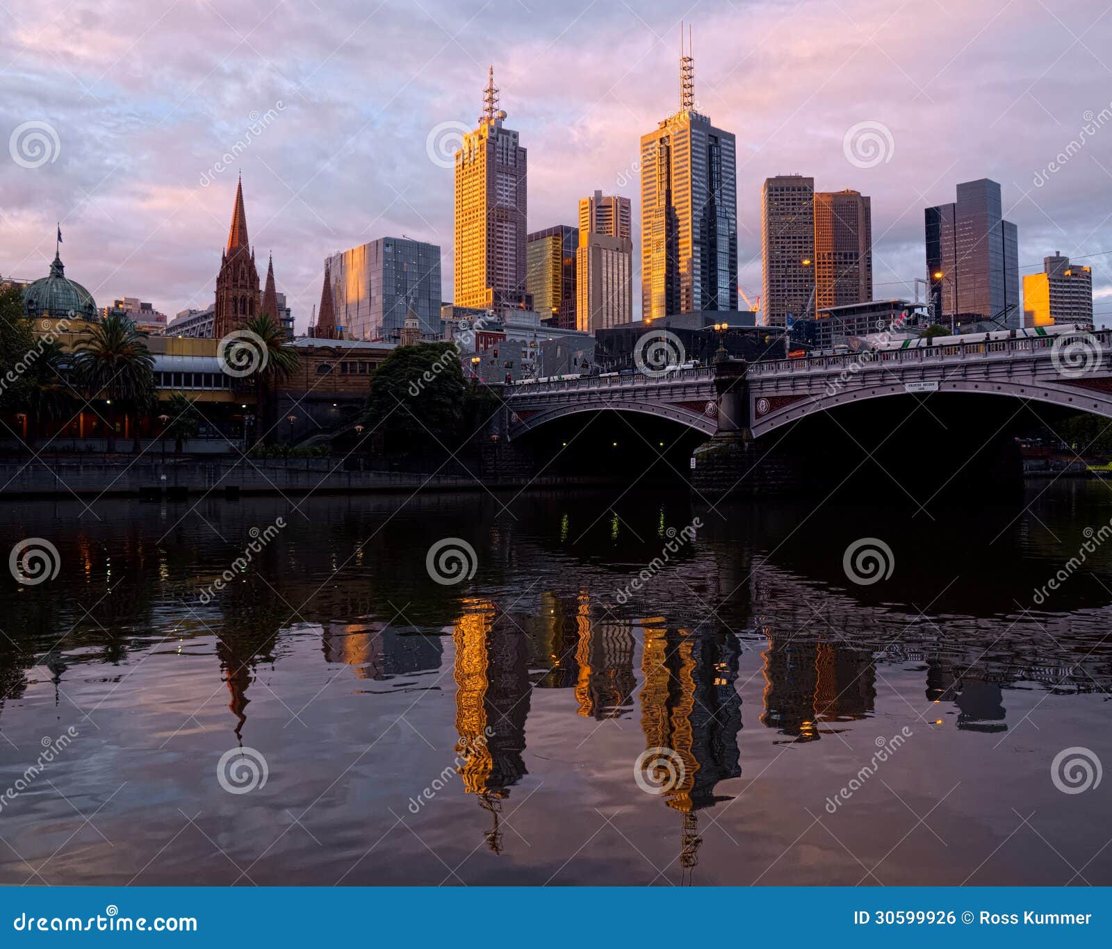 Por do sol sobre Melbourne foto de stock. Imagem de estilo - 30599926