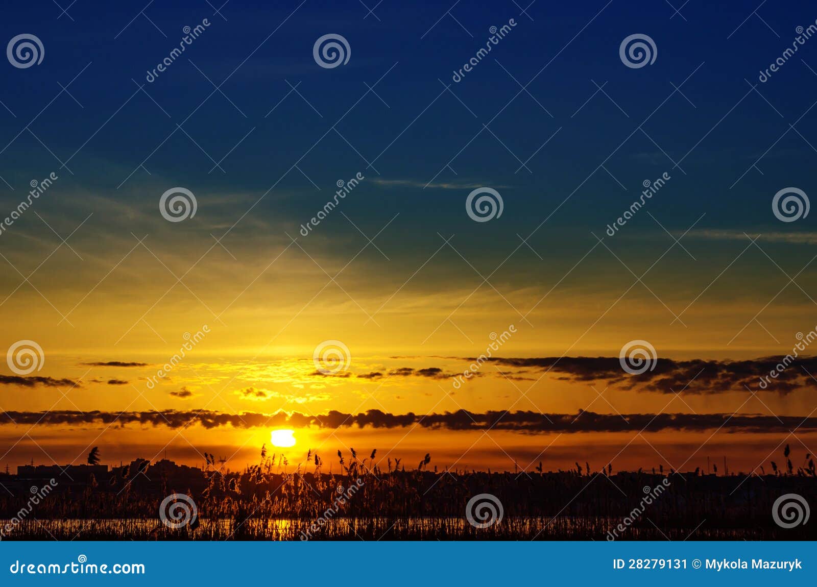 Por do sol sobre o rio imagem de stock. Imagem de cena - 28279131