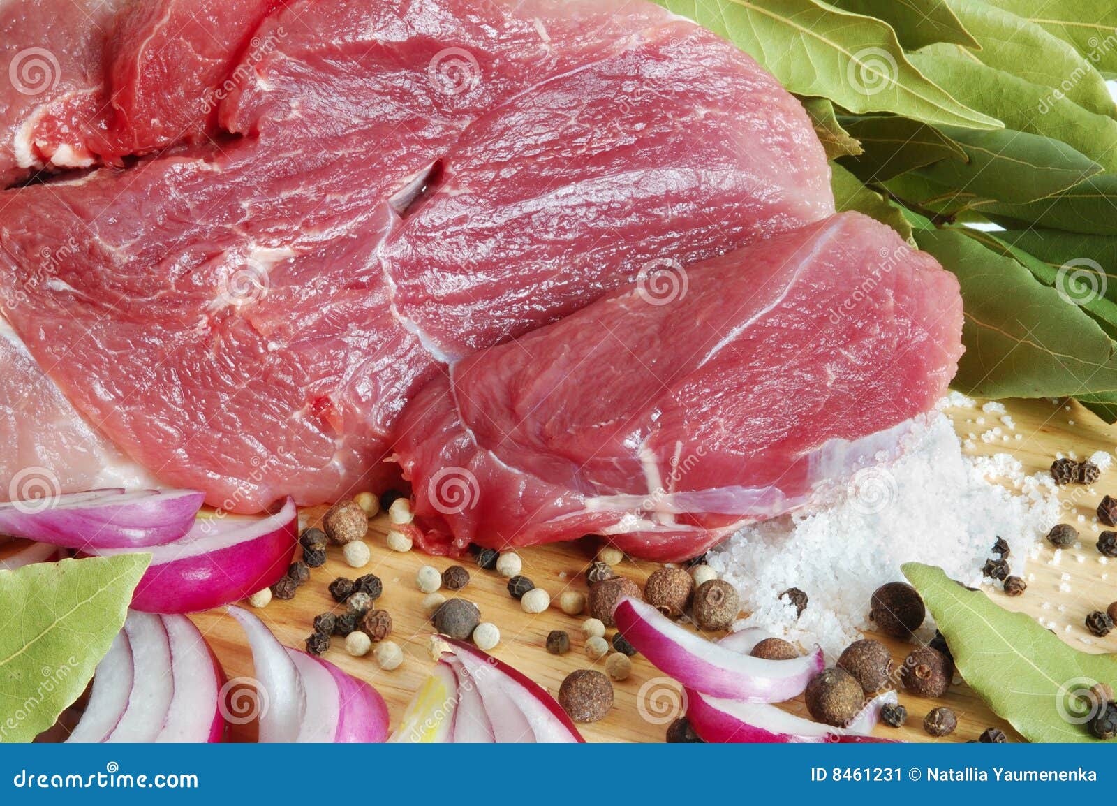 Porc de viande cru image stock. Image du oignon, bétail - 8461231