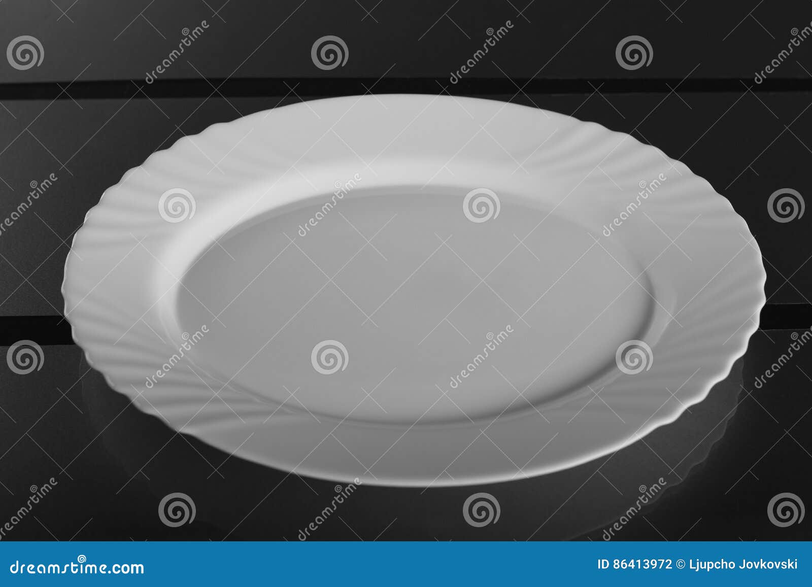 Porcelain Round Shallow Dish Stock Photo - Image of view, banquet: 86413972