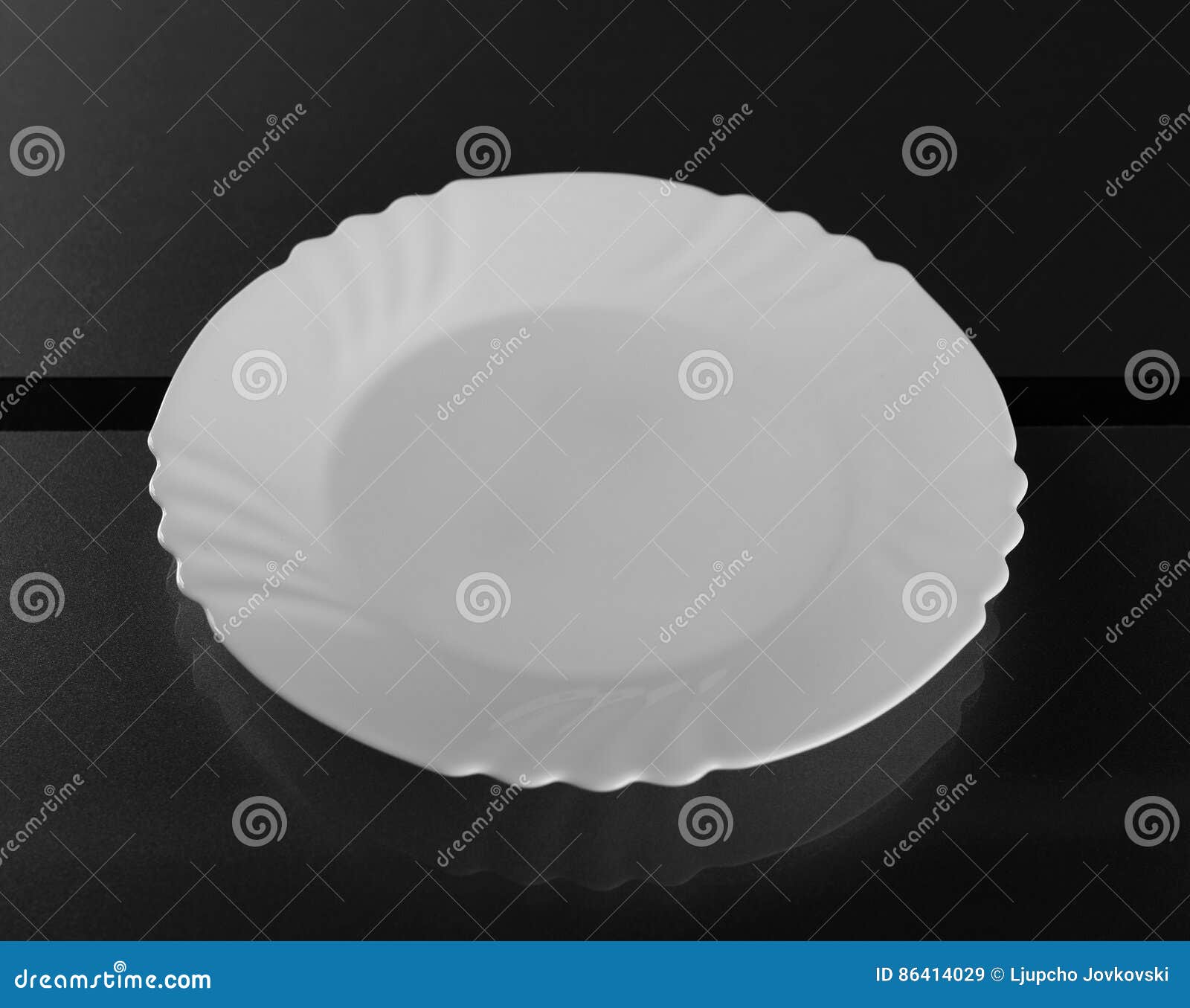 Porcelain Round Shallow Dish Stock Image - Image of kitchenware ...