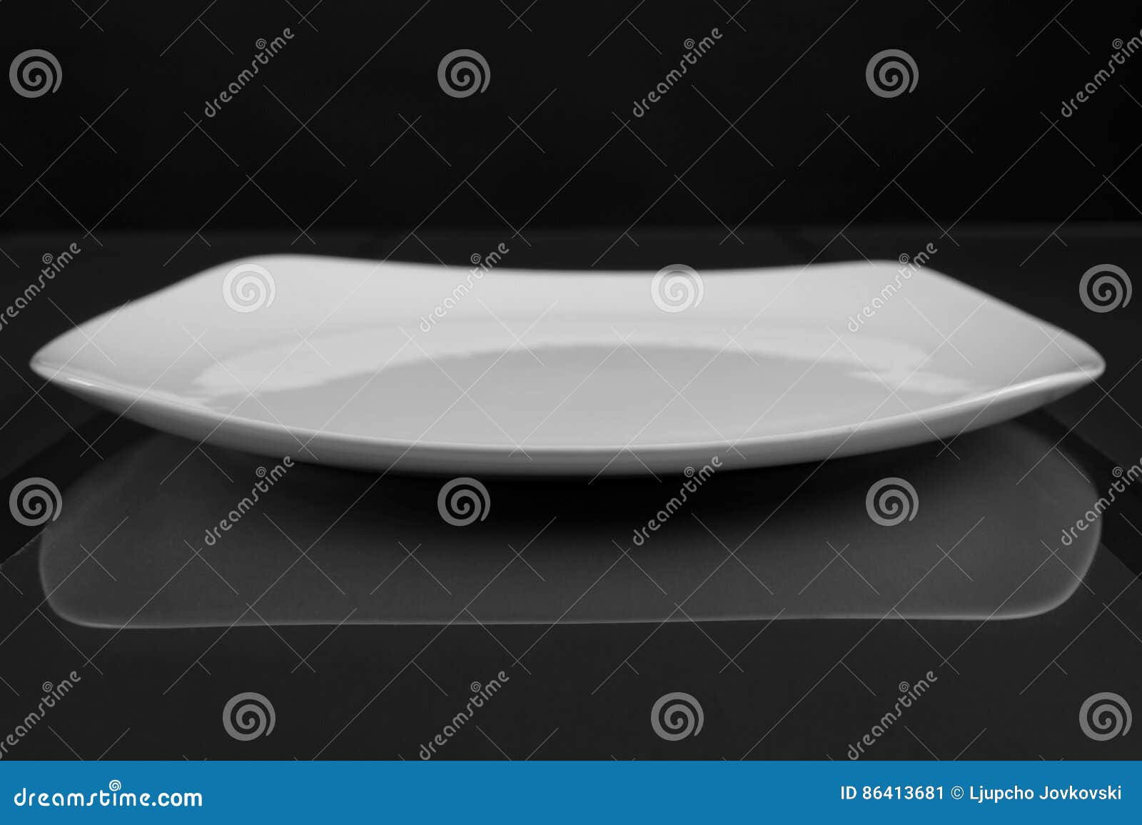 Porcelain shallow dish stock image. Image of setting - 86413681