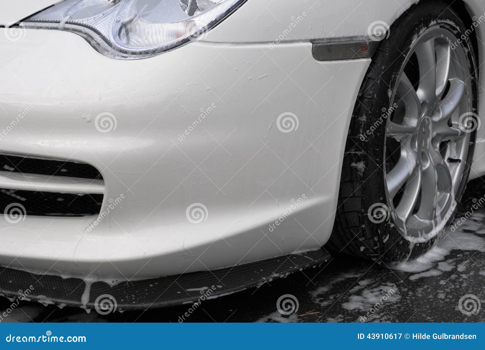 Porsche gets clean editorial photography. Image of performance - 43910617