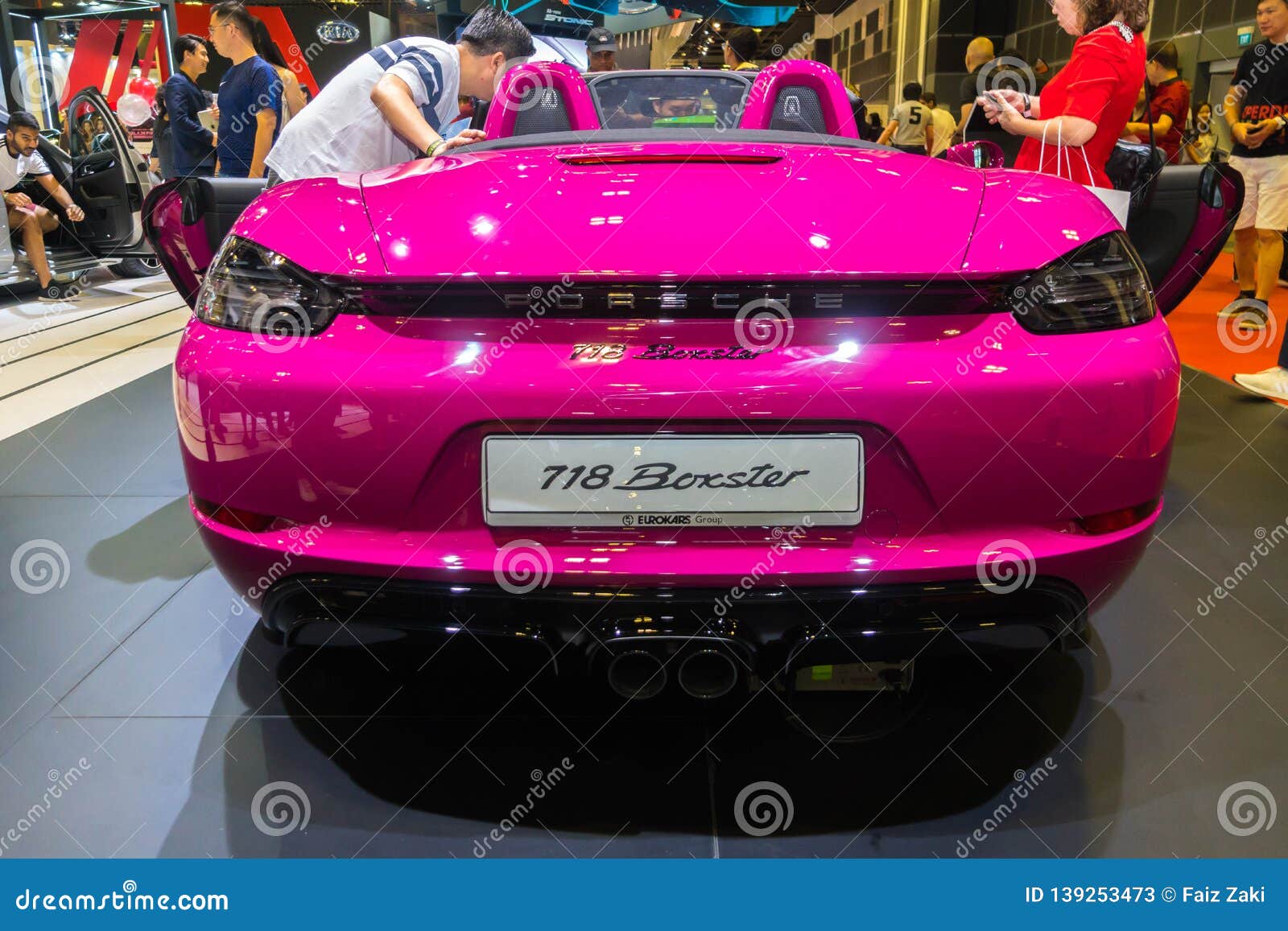 Porsche 718 Rosa Boxster An Der Singapur-Autoausstellung Redaktionelles ...