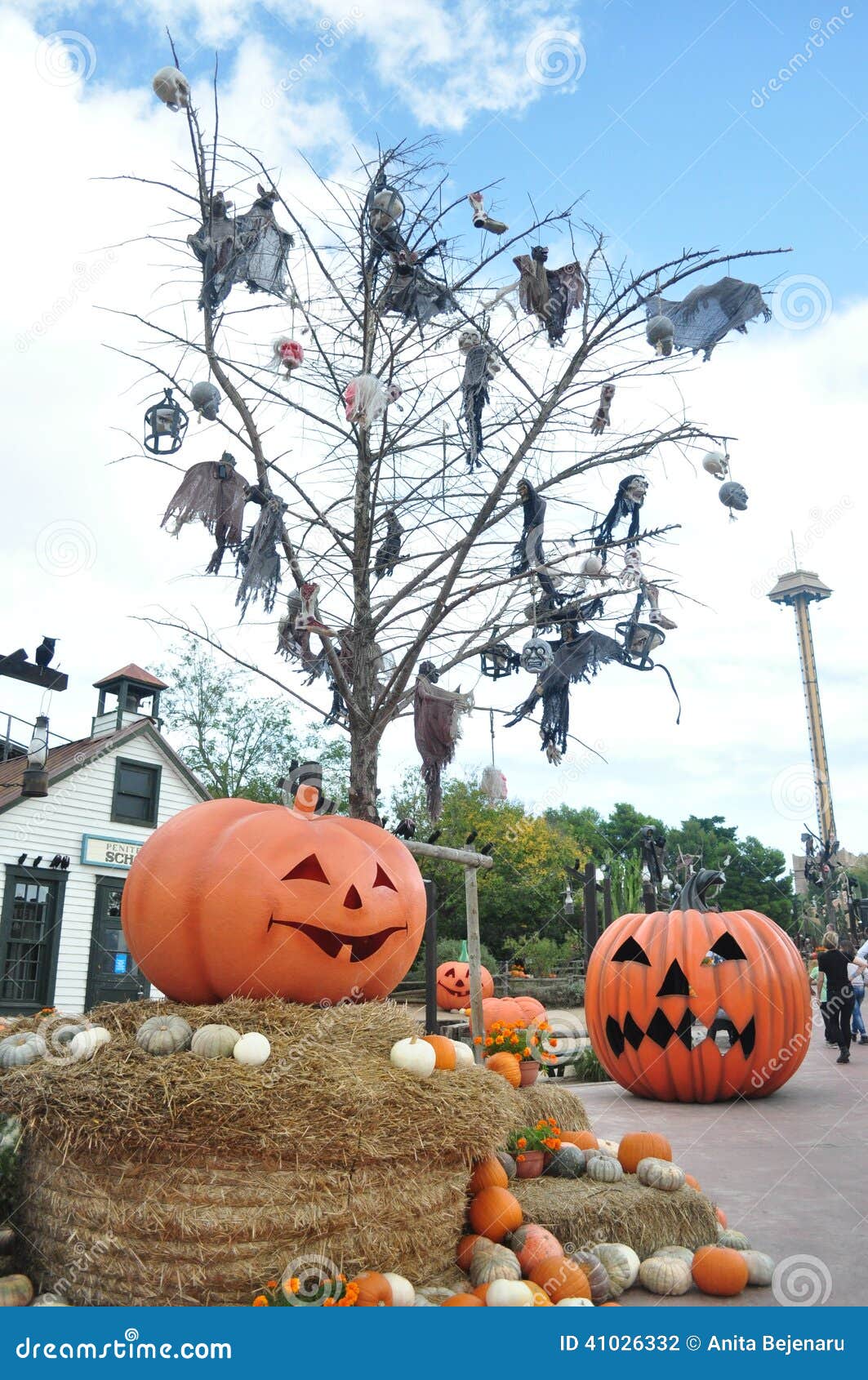 Port Aventura, halloween editorial photography. Image of aventura ...