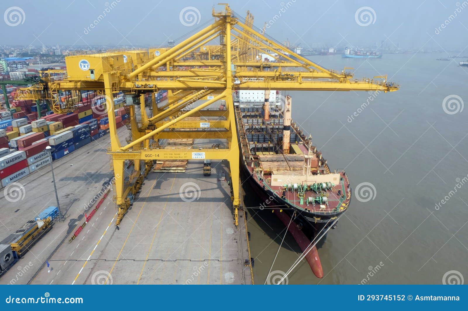 Port Cargo Crane and Container Terminal for Loading Bulk Cargo of Iron ...