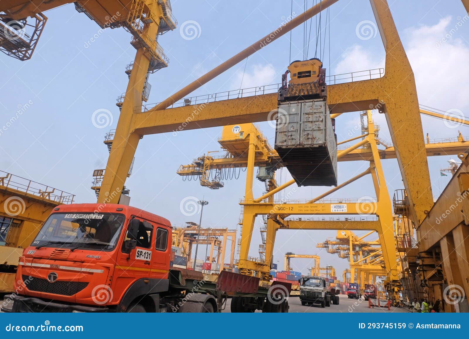 Port Cargo Crane and Container Terminal for Loading Bulk Cargo of Iron ...