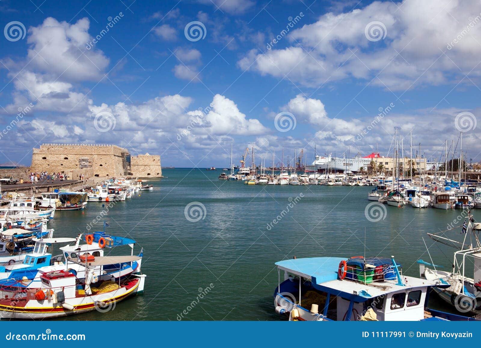 Port of the City of Iraklion Stock Image - Image of harbor, color: 11117991