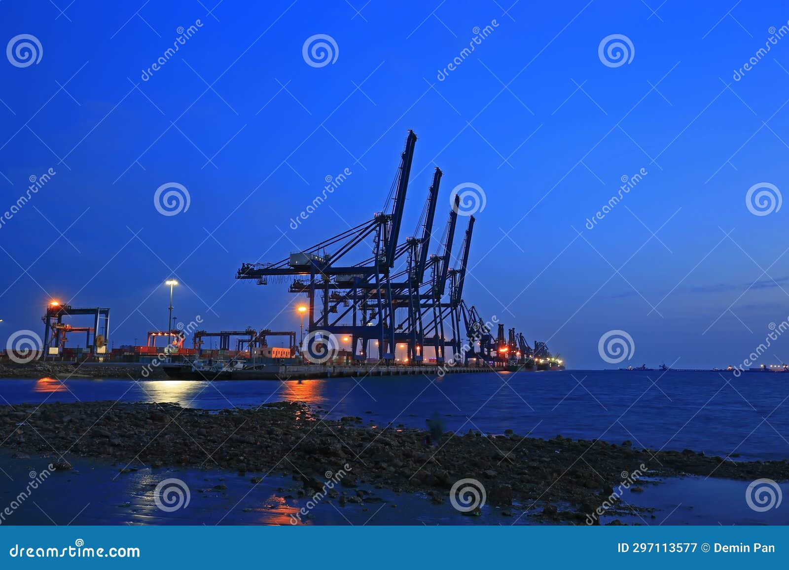 Port Crane Unloading Container Ships Stock Image - Image of delivery ...