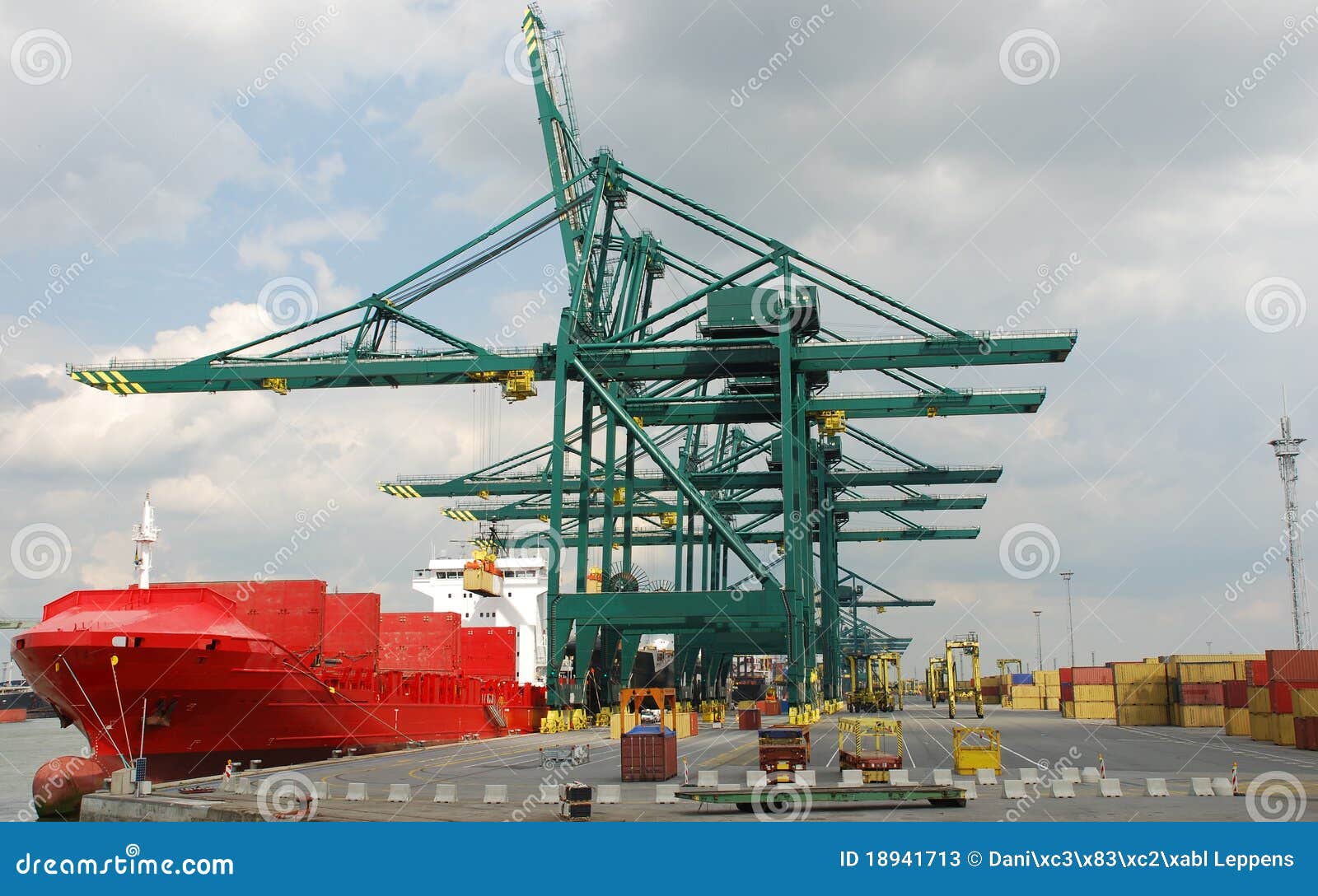 Port d'Anvers image stock. Image du belgique, grues, impressionnant ...