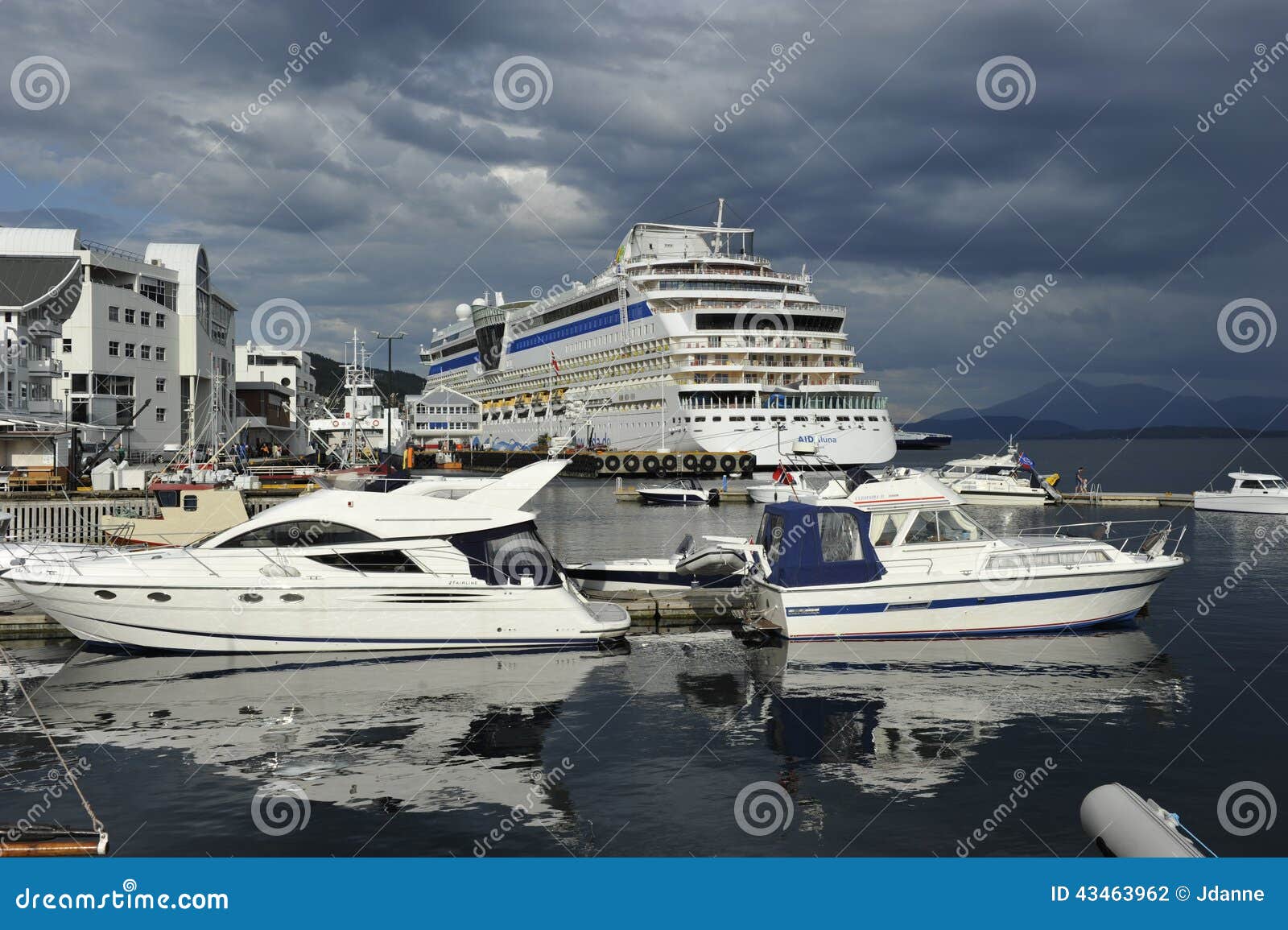 Port Dans Molde, Sud-Norvège Photographie éditorial - Image du aïda ...