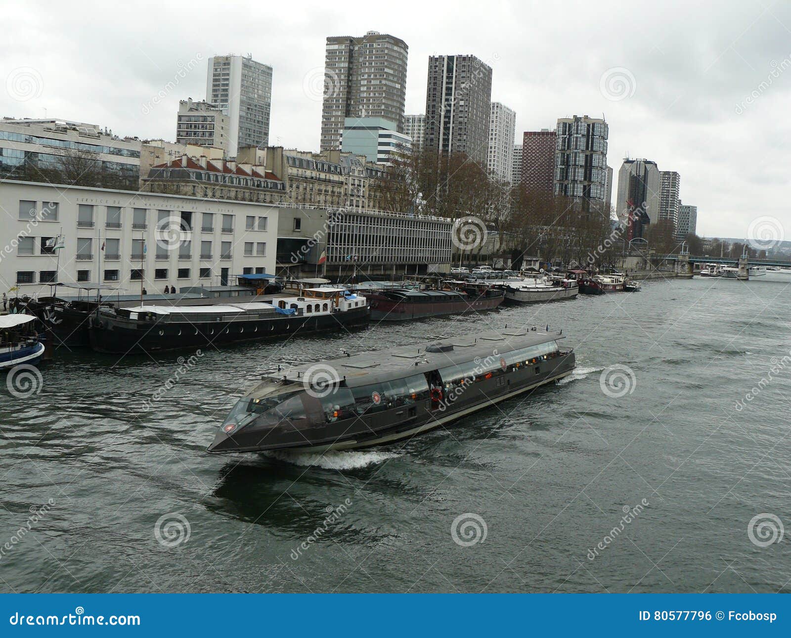 Port de Paris, France photo stock. Image du tourisme - 80577796