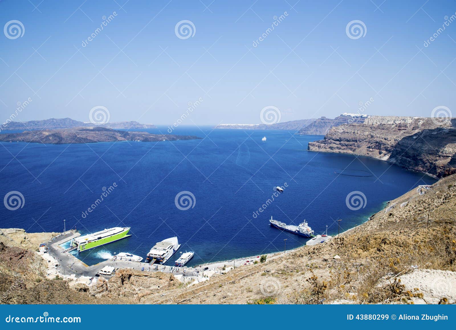Port de Santorini image stock. Image du seascape, bateau - 43880299