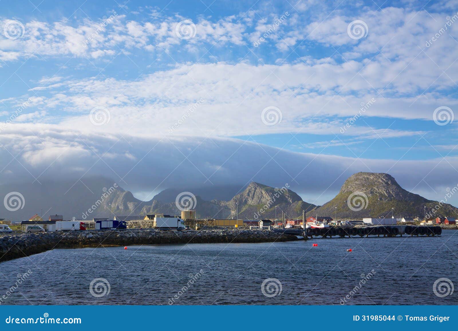 Port de Sorland sur Vaeroy photo stock. Image du île - 31985044