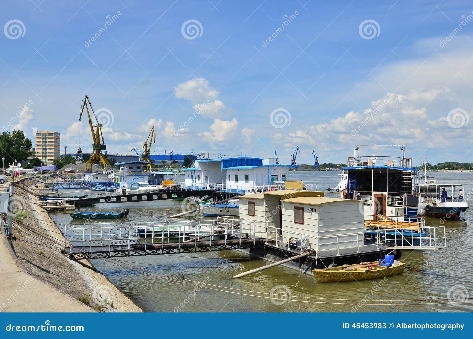 Port de Tulcea photo stock éditorial. Image du bleu, danube - 45453983