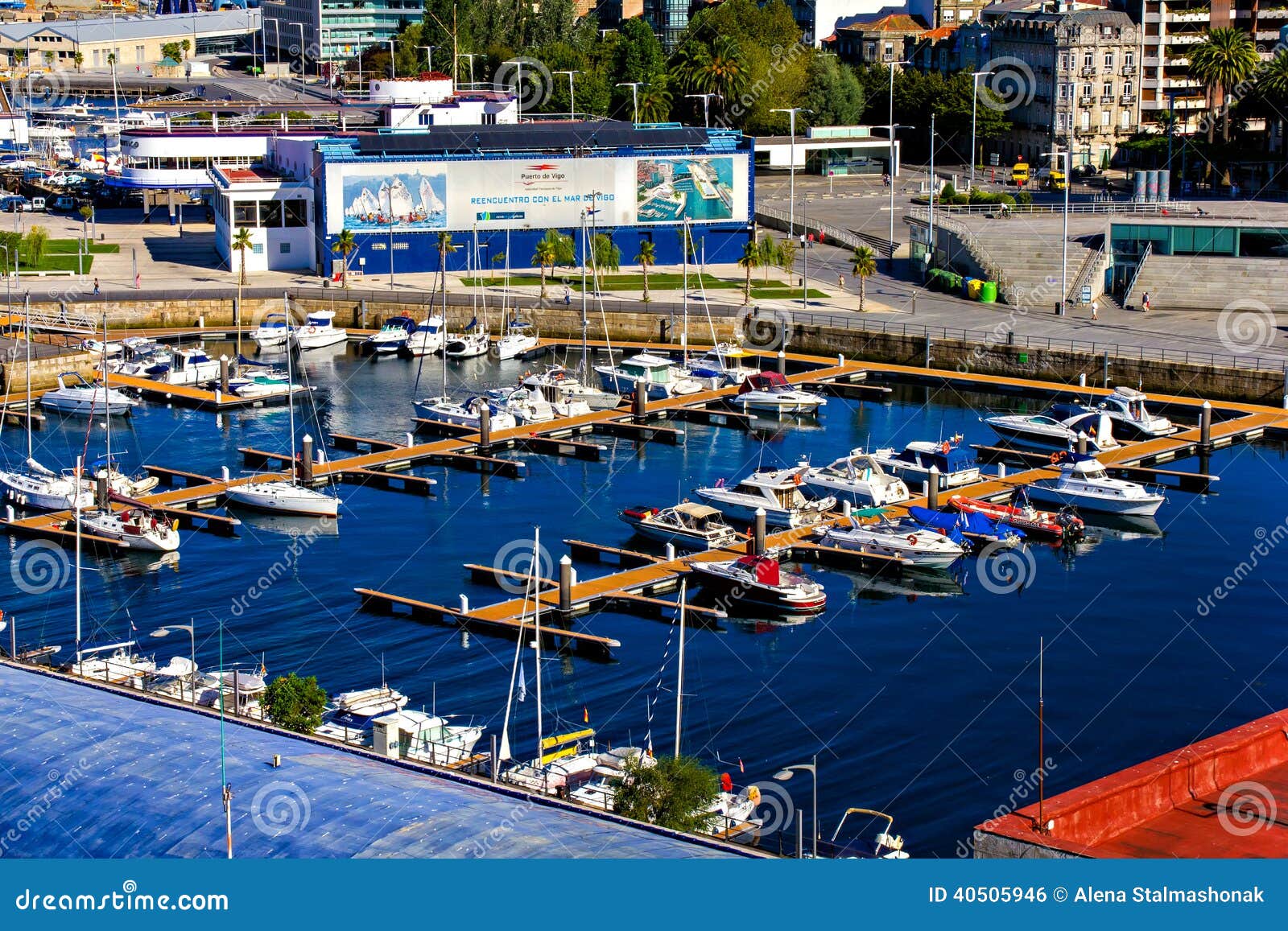 Port de Vigo photo éditorial. Image du durée, fond, navigation - 40505946