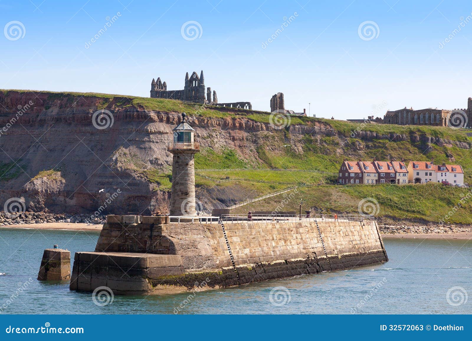 Port De Whitby Avec L'abbaye Image stock - Image du britannique, abbaye ...