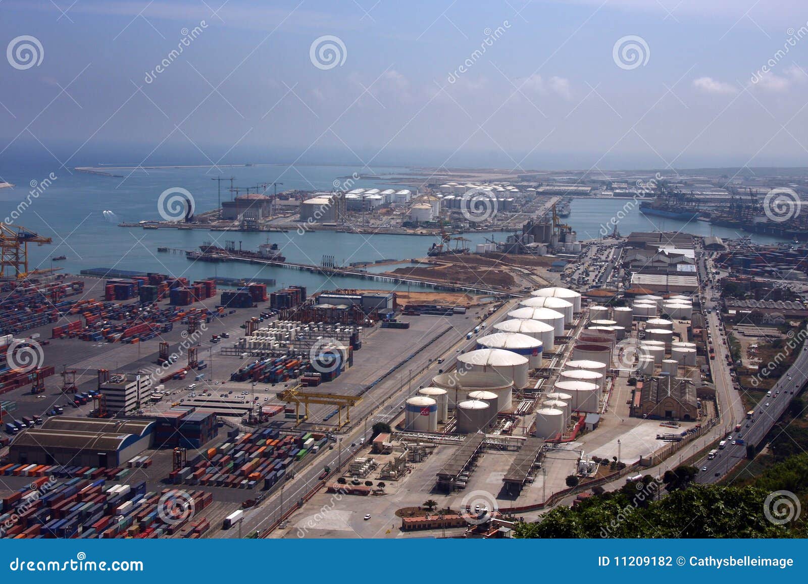 Port Industriel De Barcelone Photo stock - Image du expédition ...