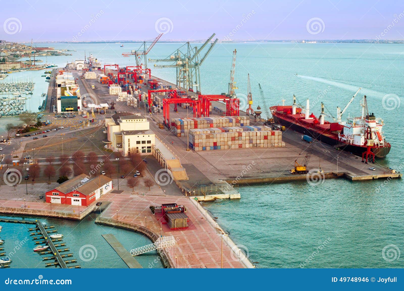 Port Industriel De Lisbonne Photo stock - Image du horizontal ...