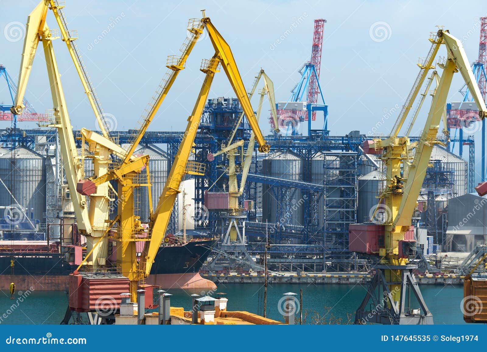 Port Industriel, Infrastructure De Port Maritime, Grues Et Cargos Secs ...