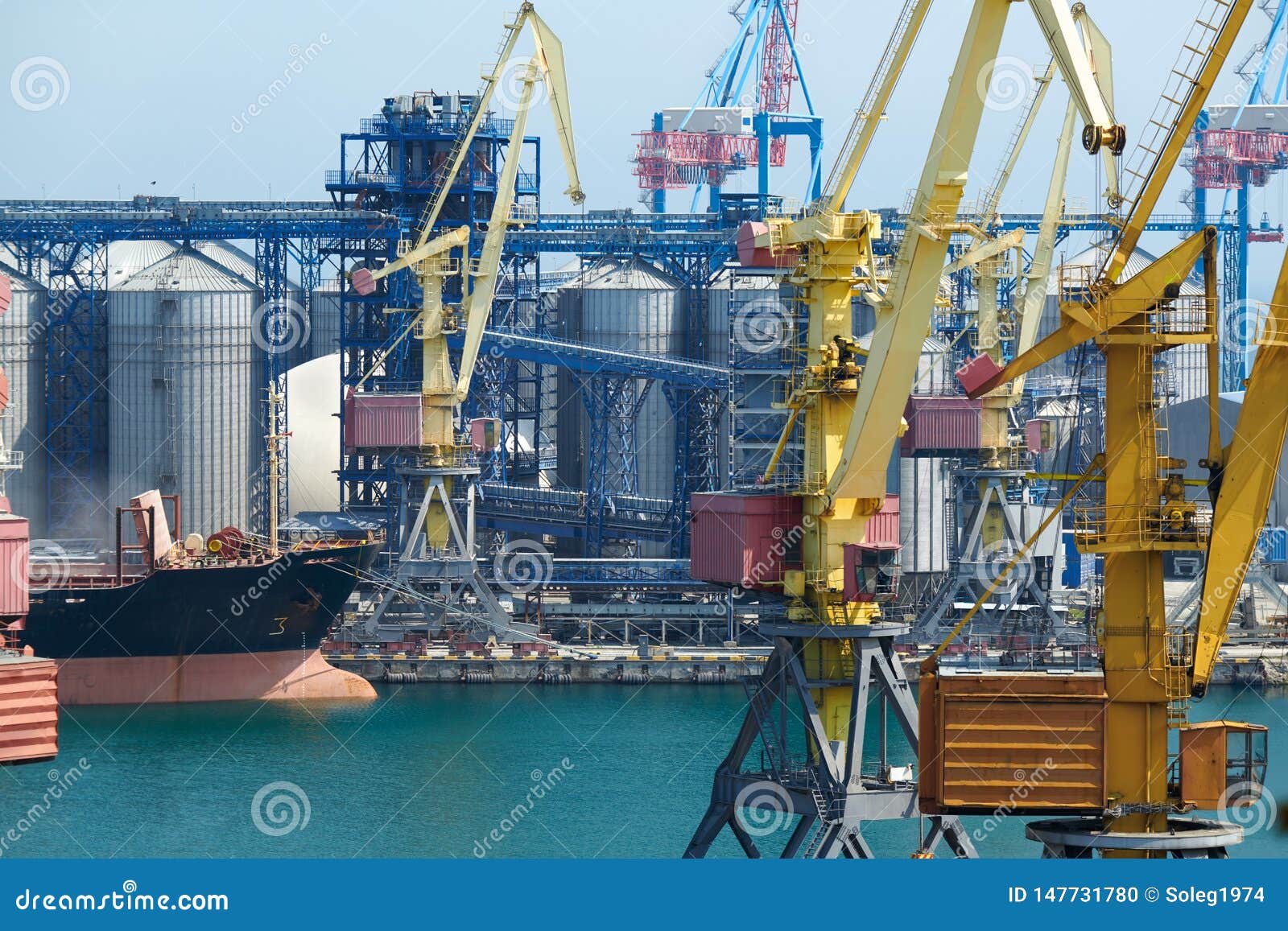 Port Industriel, Infrastructure De Port Maritime, Grues Et Cargos Secs ...