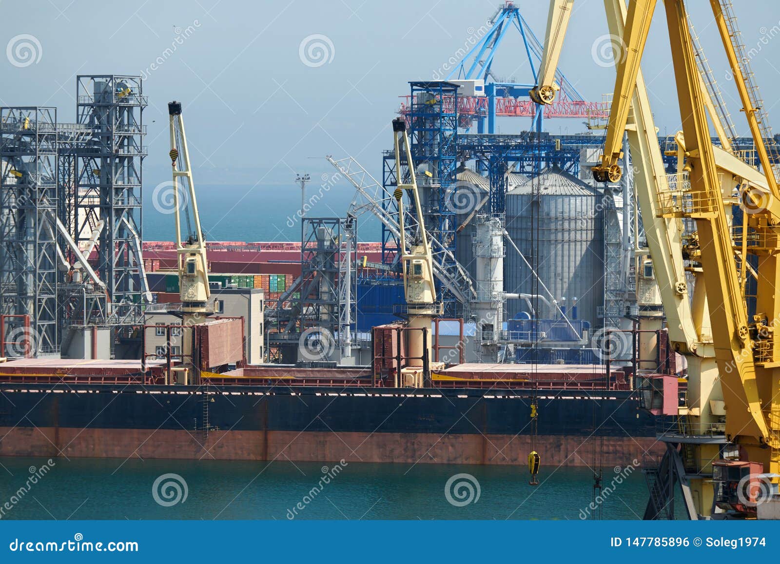 Port Industriel, Infrastructure De Port Maritime, Grues Et Cargos Secs ...