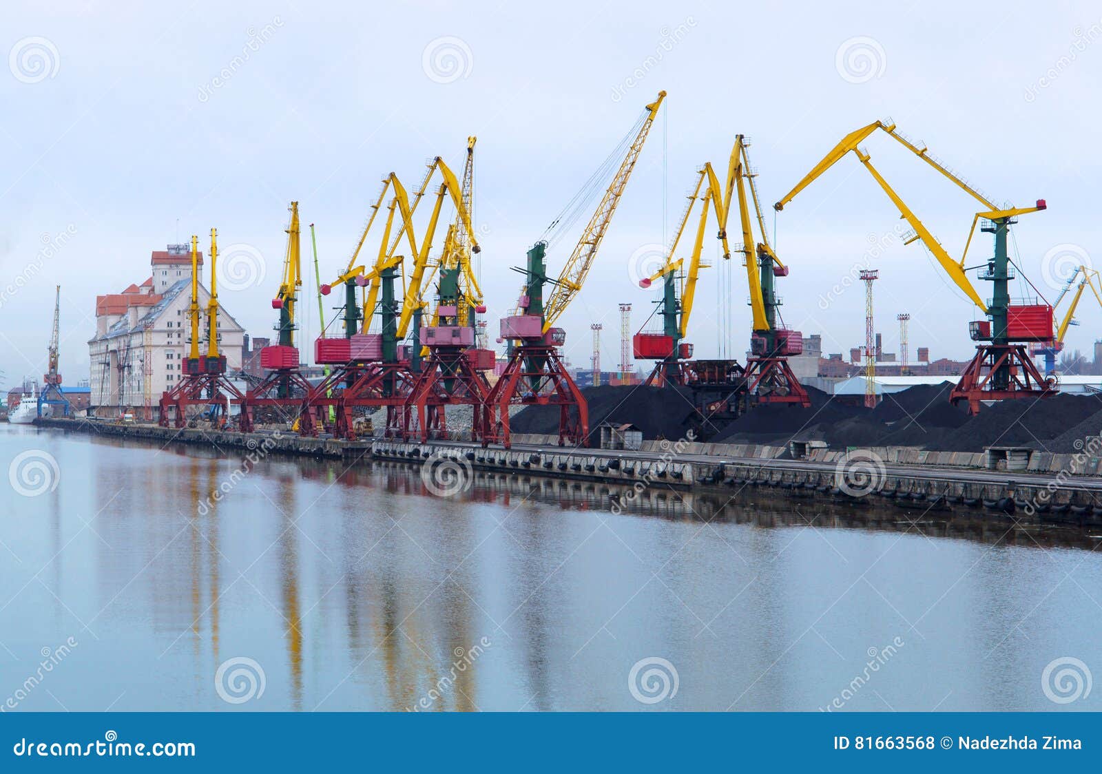 Port, Loading, Cranes, Coal, Wagon, Cargo Terminal Stock Photo - Image ...
