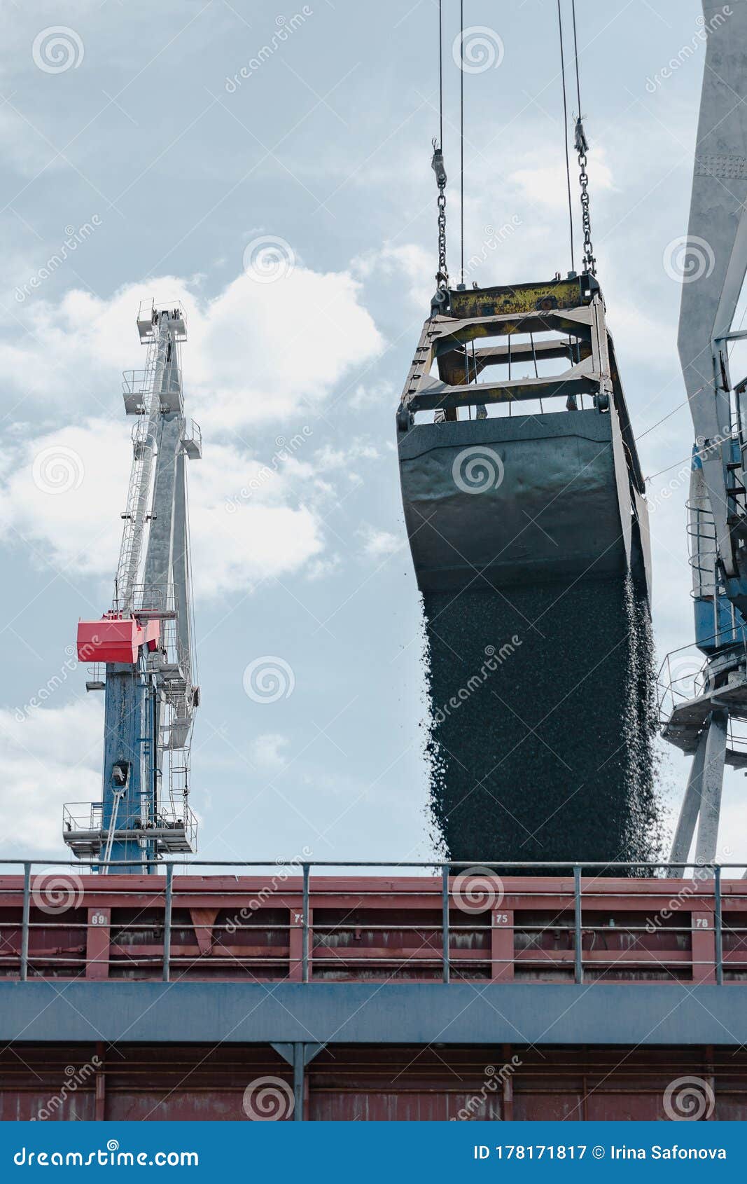 In Port Loading Scrap Metal on a Barge Stock Image - Image of fuel ...
