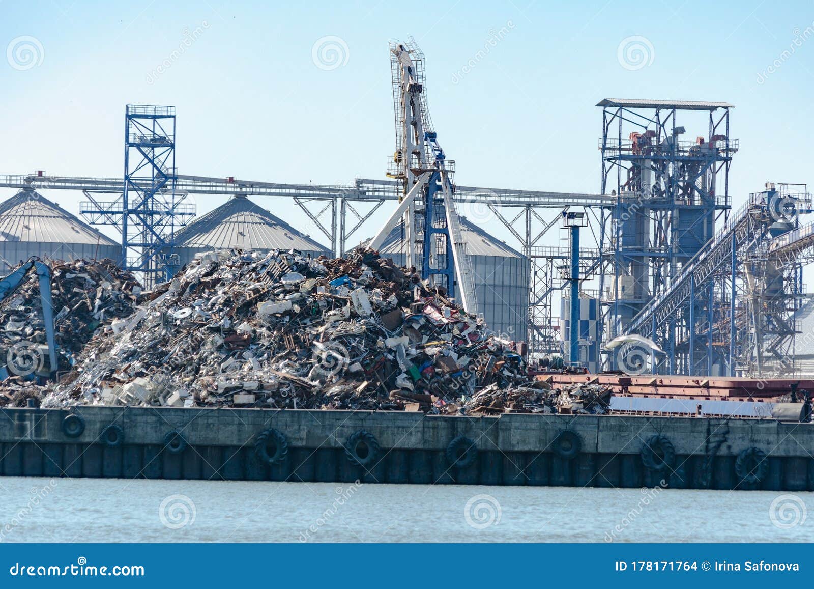In Port Loading Scrap Metal on a Barge Stock Photo - Image of crane ...