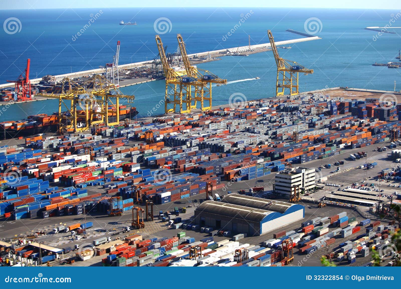 Port maritime de Barcelone image stock éditorial. Image du littoral ...
