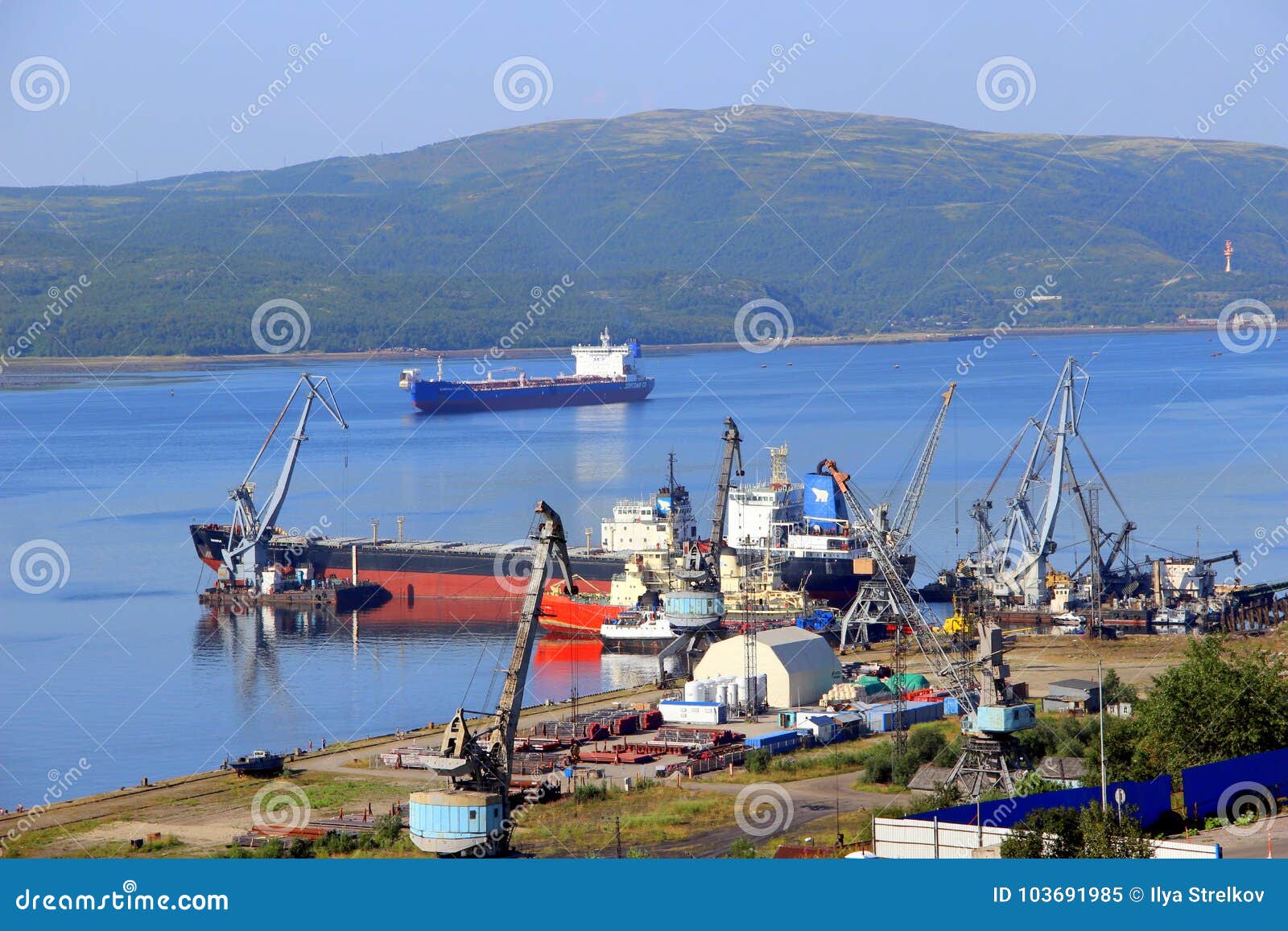 Port in Murmansk editorial image. Image of port, russia - 103691985