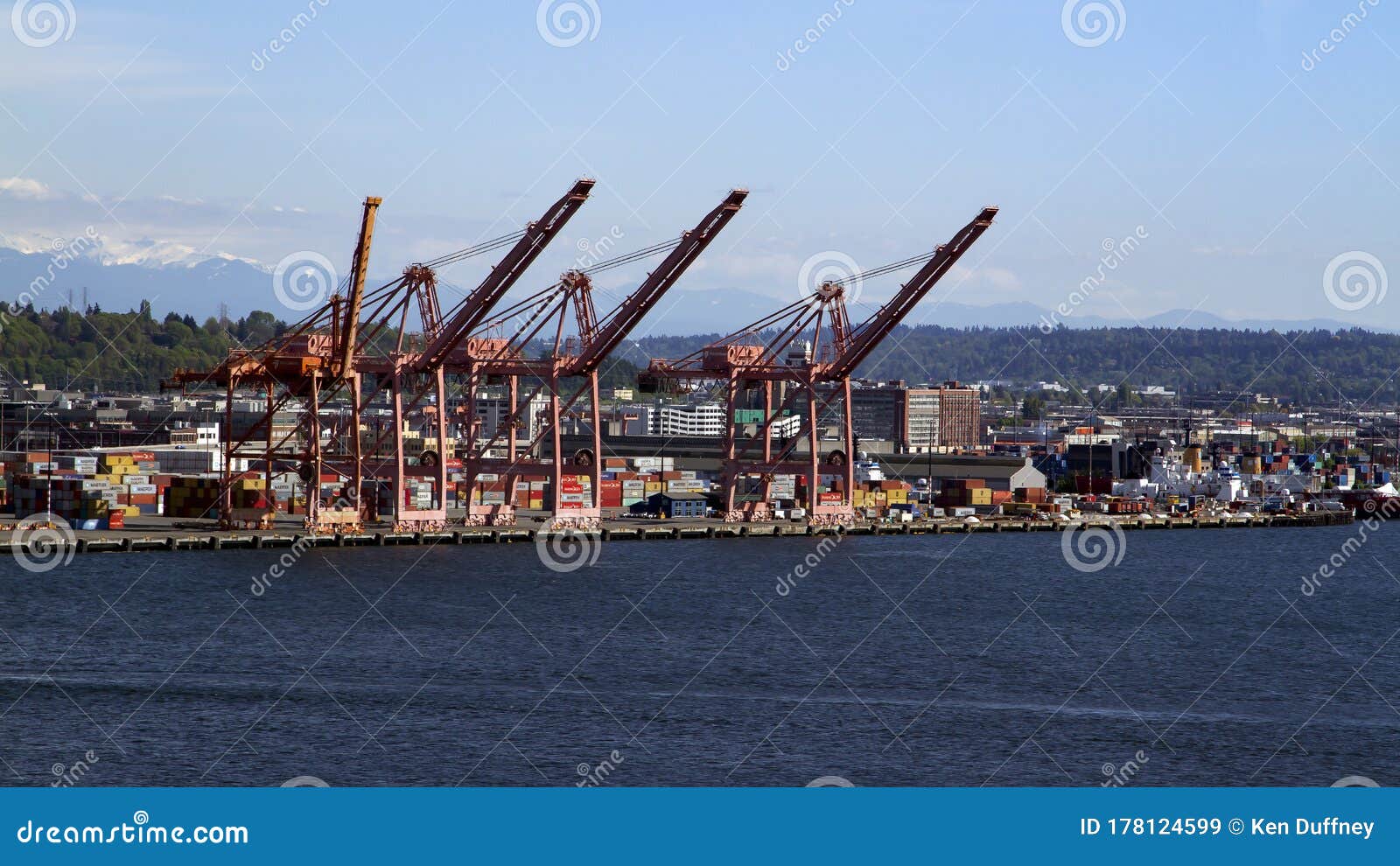 Port Of Seattle With Cranes And Docks For Ships Stock Photography ...