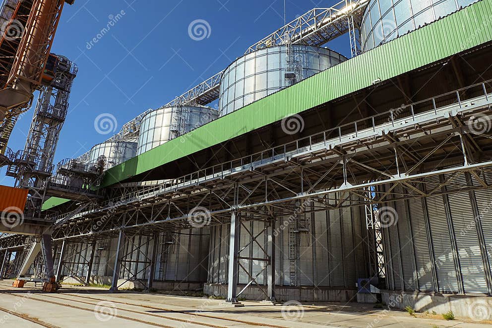 Port Storage Facility for Bulk Cargo with Road of Grain Loading Machine ...