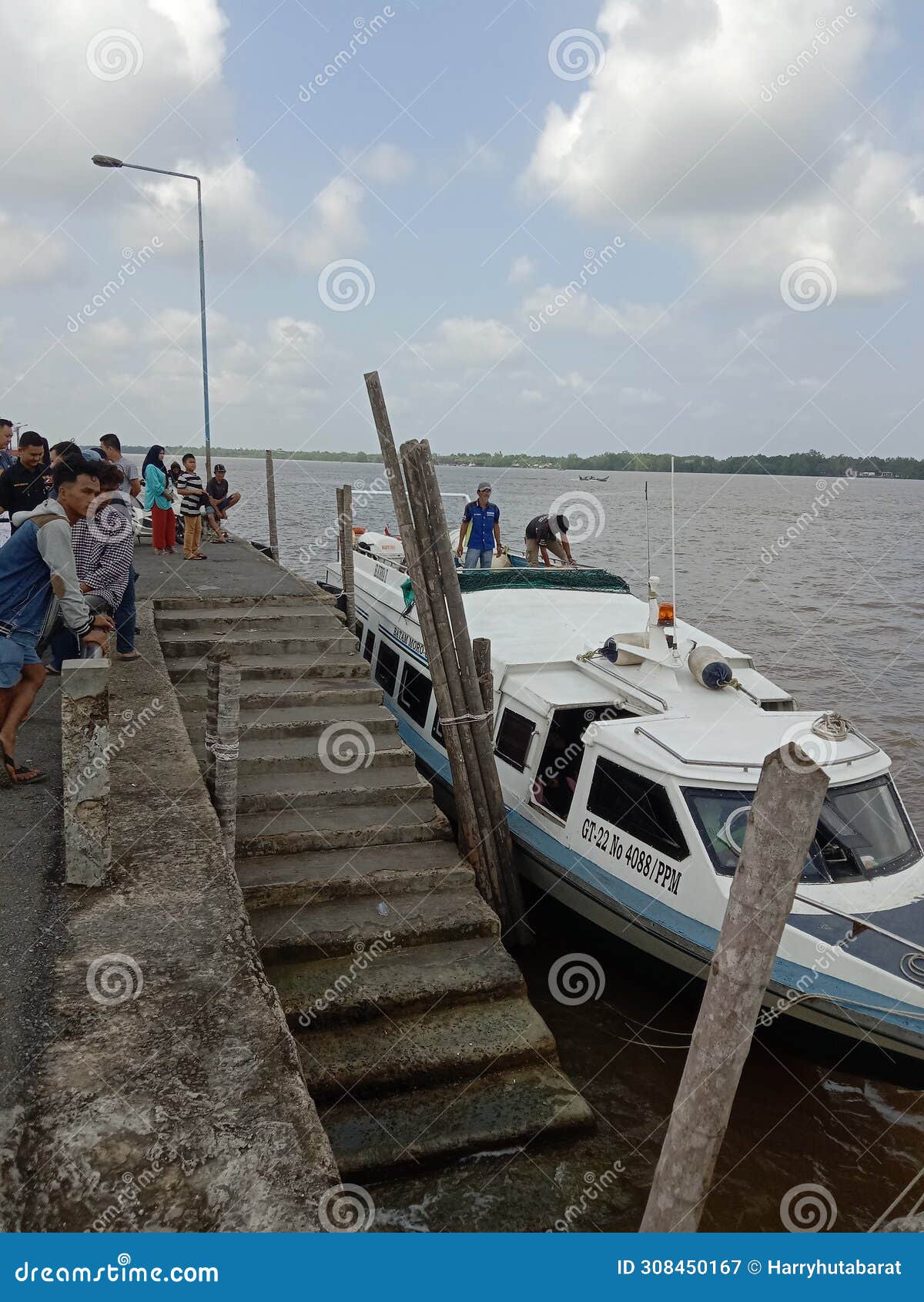 Port where the ship docks editorial photography. Image of ship - 308450167