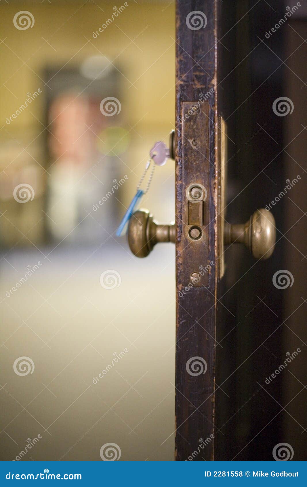 Porta aperta fotografia stock. Immagine di manopola, tasto - 2281558