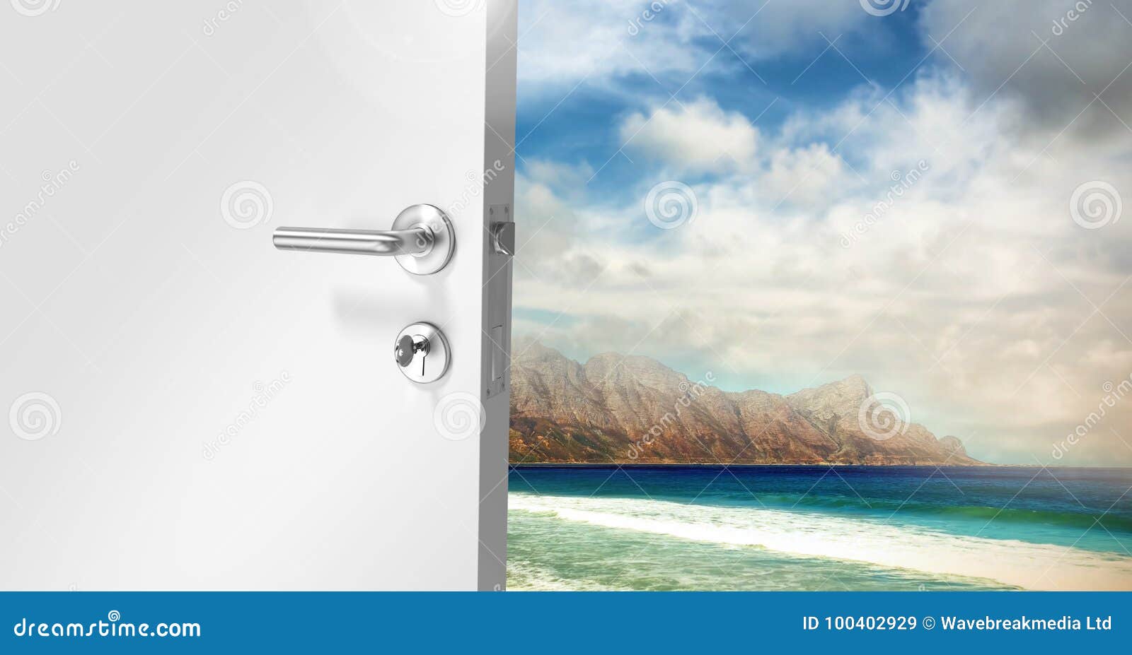 Porta che si apre al mare immagine stock. Immagine di metallo - 100402929