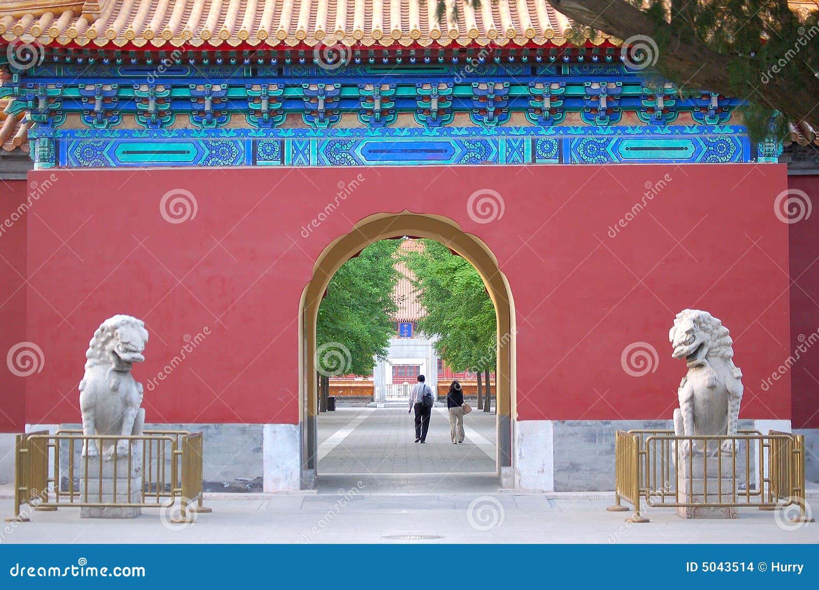 Porta chinesa foto de stock. Imagem de chinês, estrada - 5043514