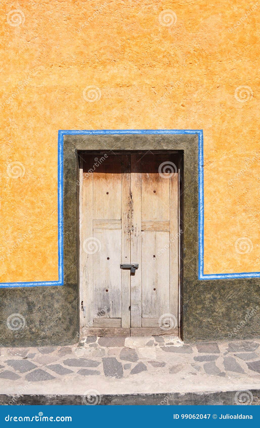 Porta Colonial Mexicana Velha Do Estilo Imagem de Stock - Imagem de ...