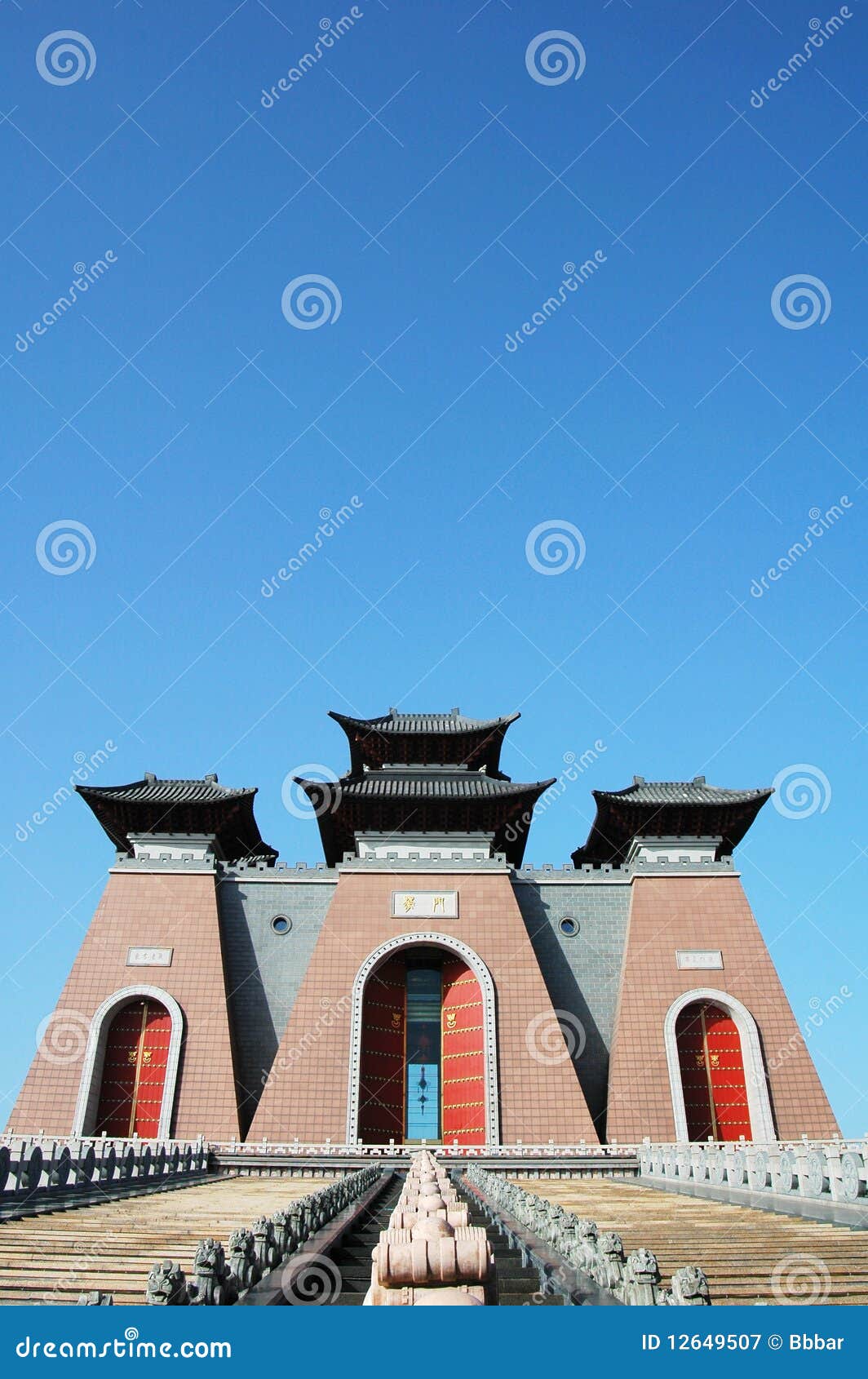 Porta de China imagem de stock. Imagem de fundo, céus - 12649507