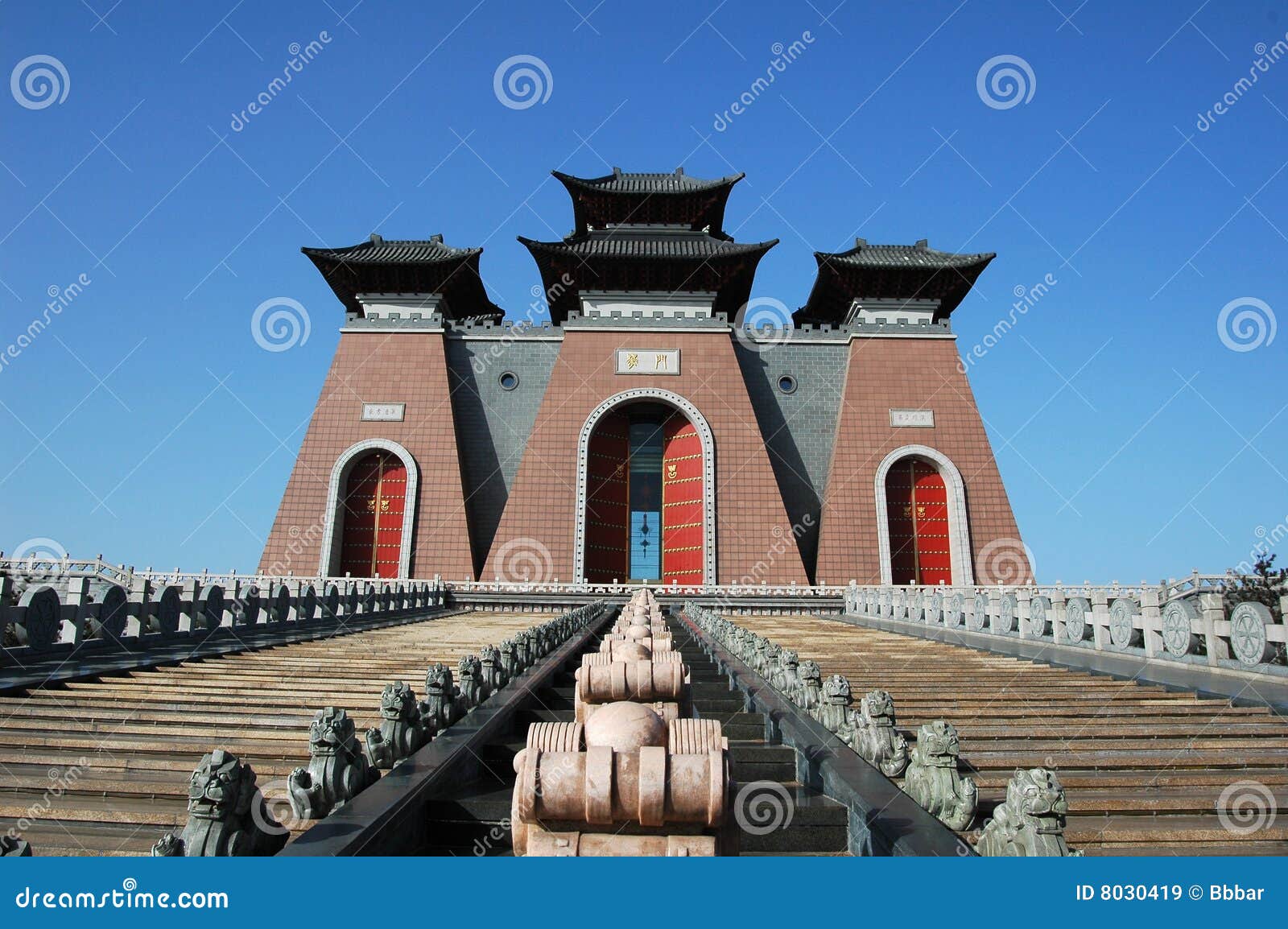 Porta de China imagem de stock. Imagem de escultura, porcelana - 8030419