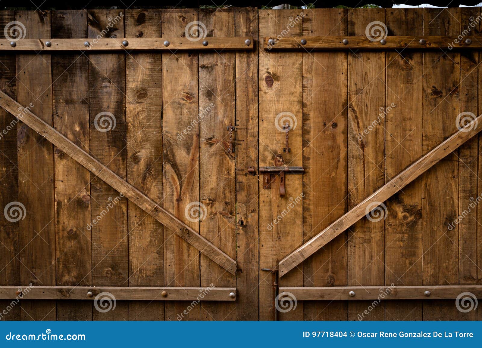 Porta De Madeira Velha Da Textura Com Parafuso Foto de Stock - Imagem ...