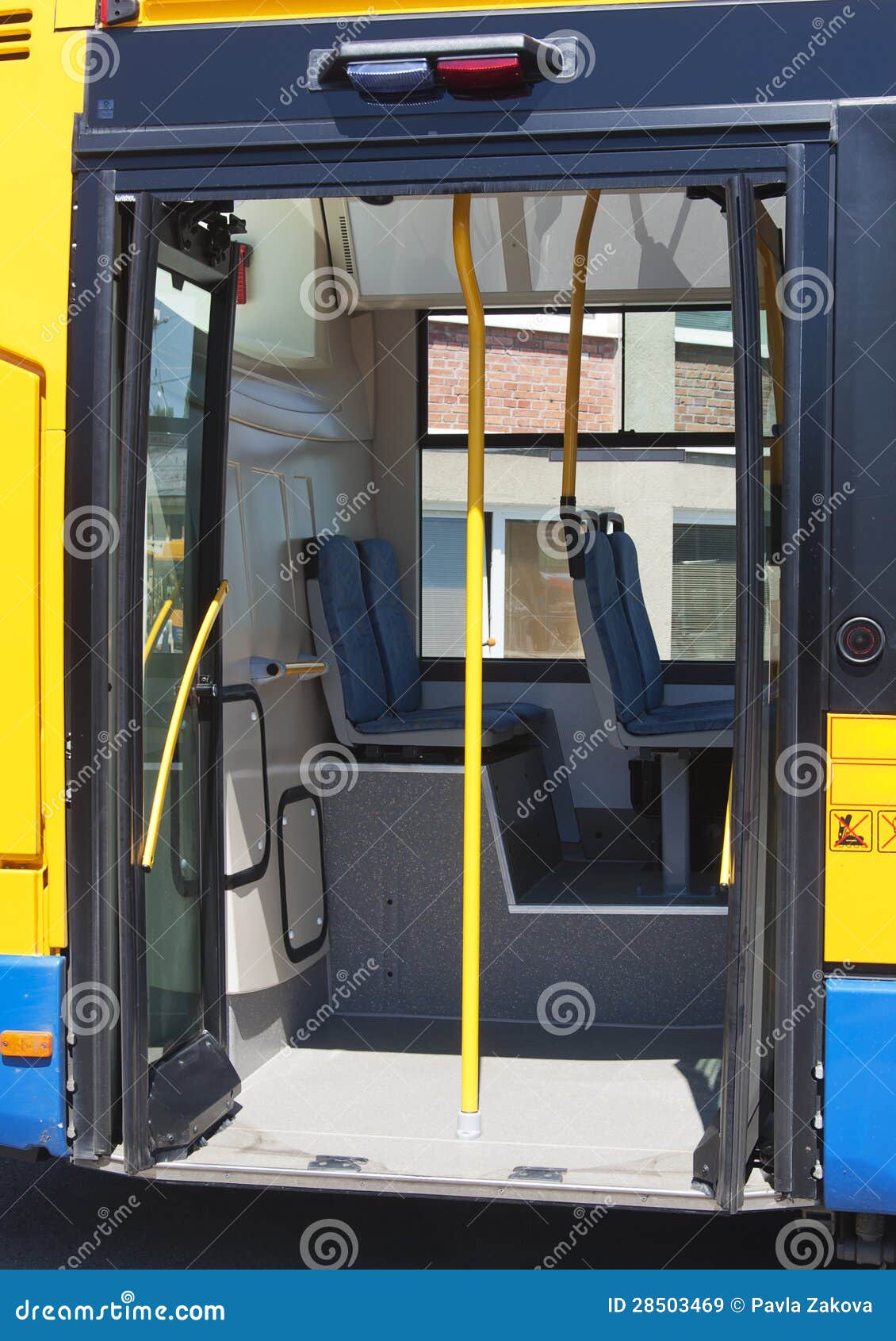 Porta del bus della città immagine stock. Immagine di arresto - 28503469